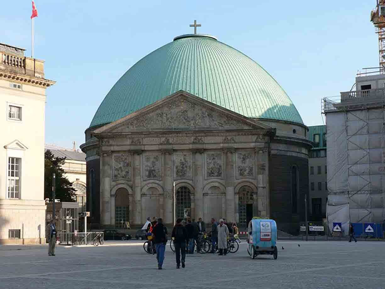 St Hedwigs Kathedrale din Berlin, obiective turistice Berlin
